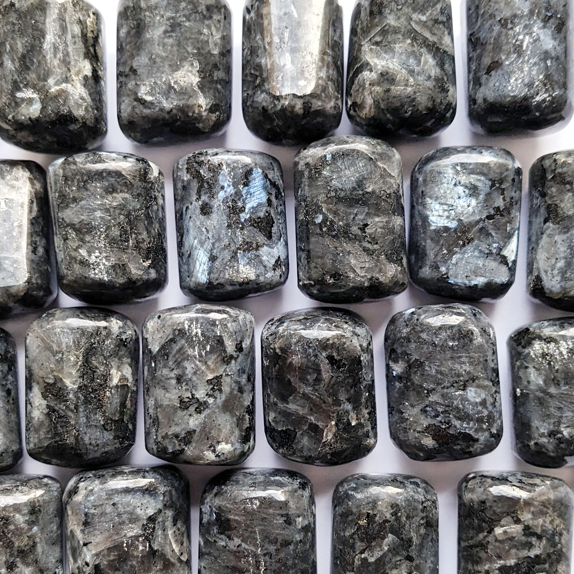 Pierres Grises - Lithothérapie - Nos Pierres couleur gris naturel